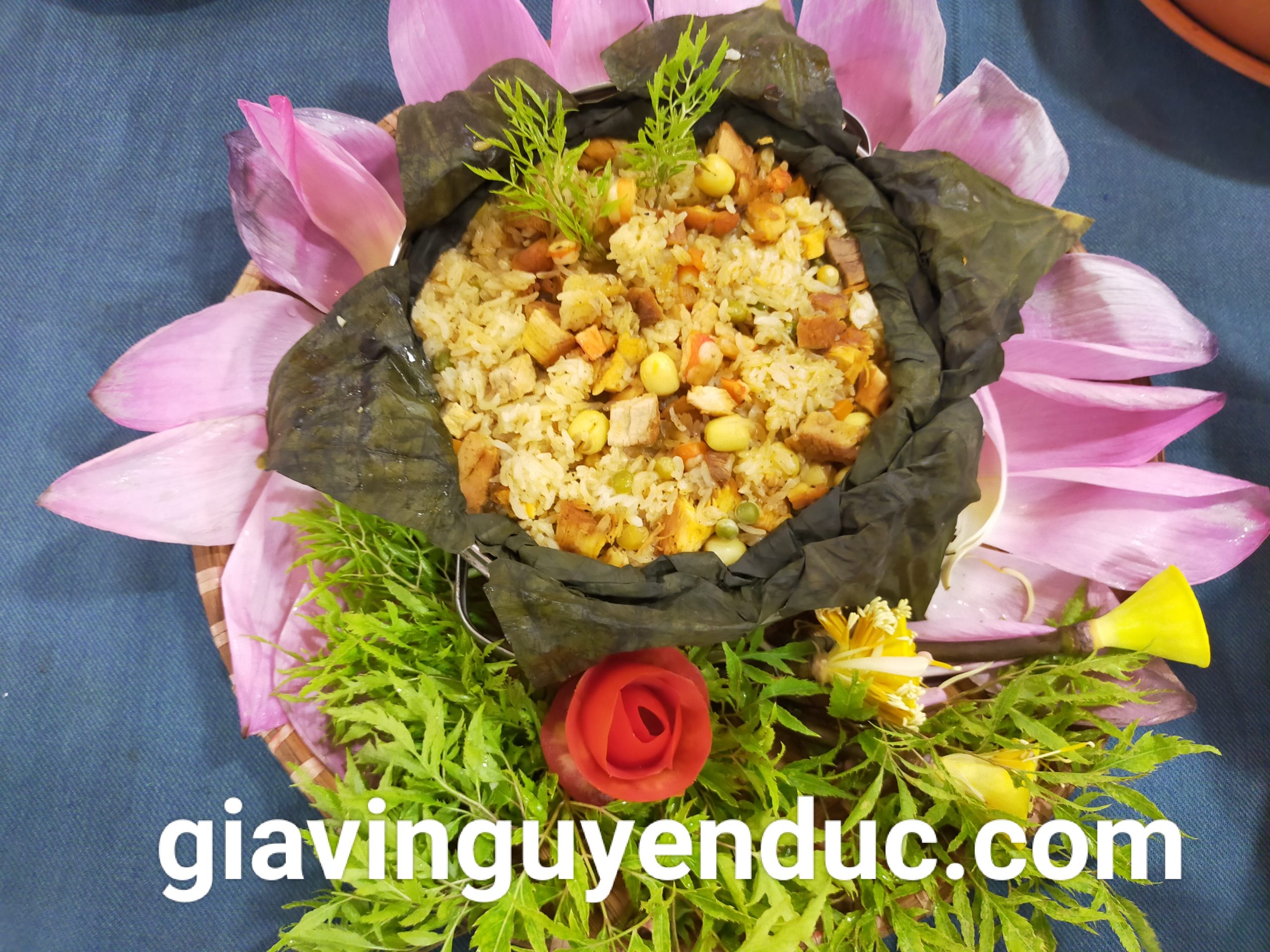 Cách Làm Cơm Gà Hấp Lá Sen - Thơm ngon đậm vị. Dễ thực hiện